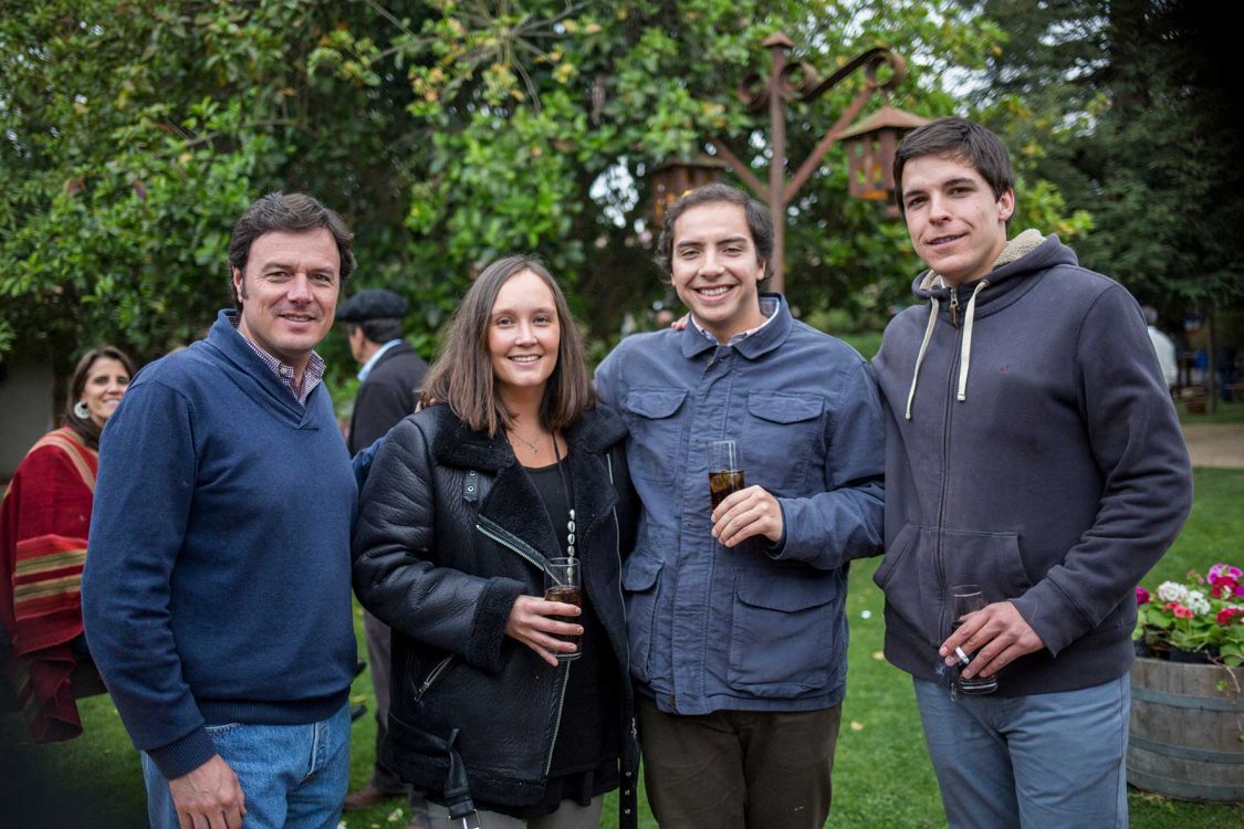 Andrés-Espinoza,-Bárbara-Albónico,-Benjamín-Mujica,-Diego-Baldrich ...